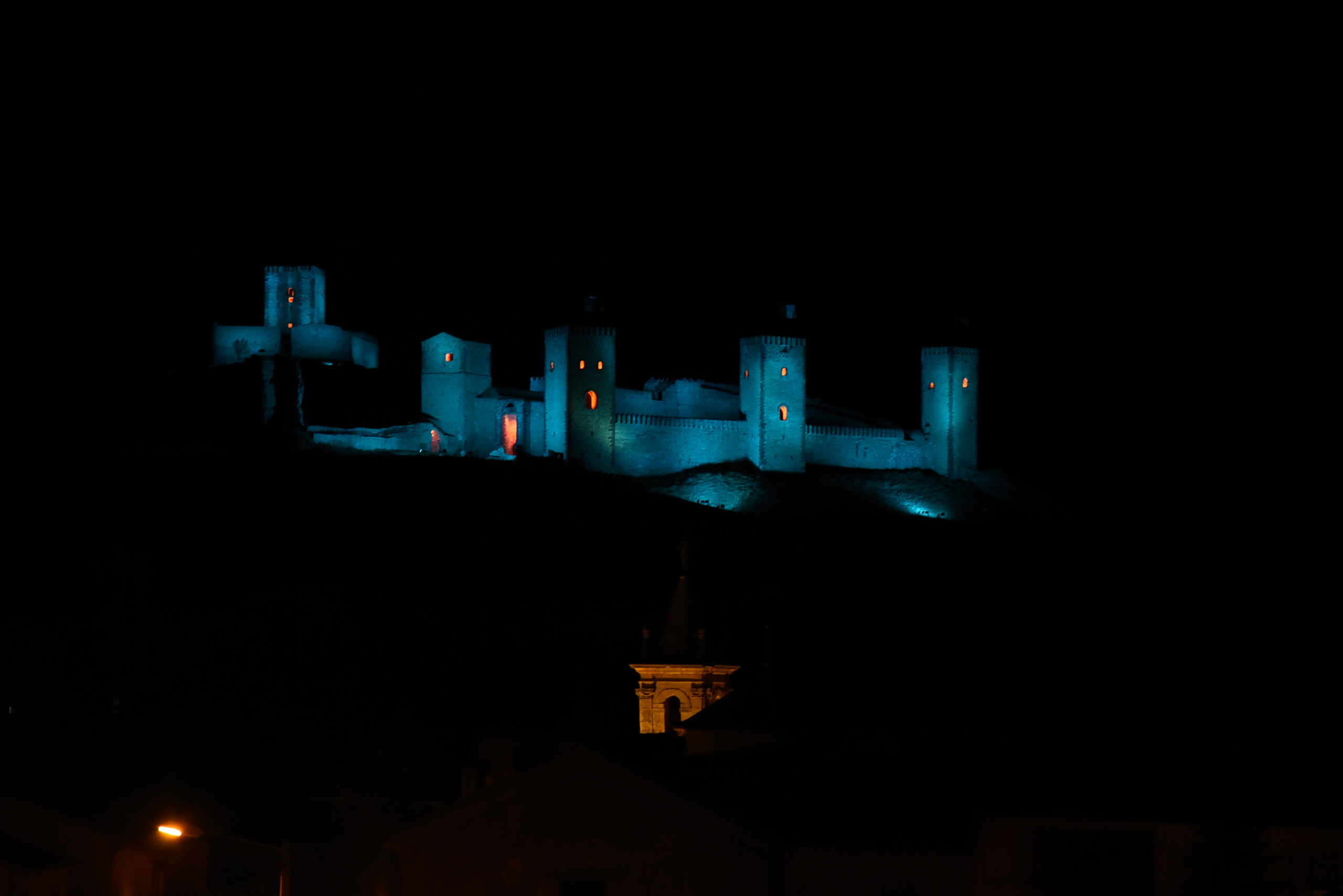 El castillo y la torre de Molina de Aragón lucen ya iluminación led ...